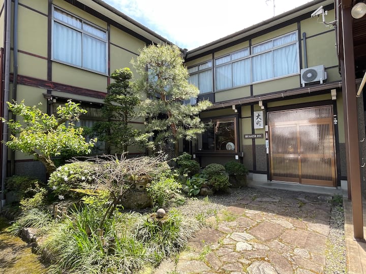 古い町並みまで徒歩3分、高山市中心地の歴史ある民宿の一棟貸し - Takayama