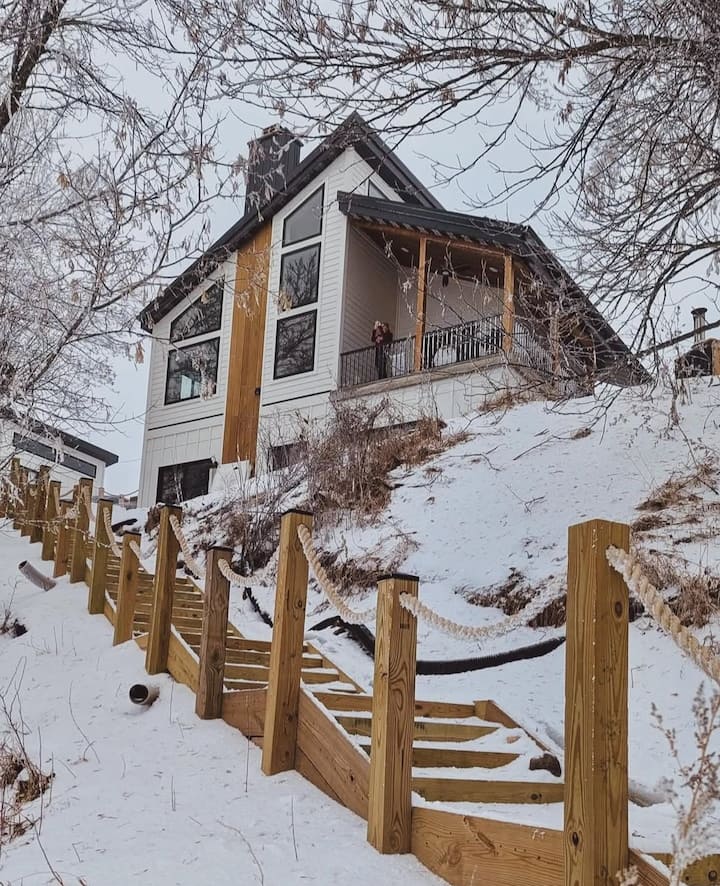 Woodchuck Bluff Stunning Lake Cabin With Beach - Minnesota