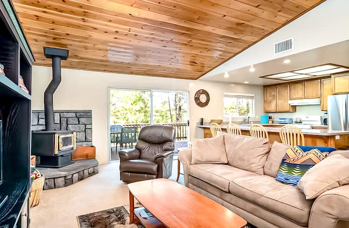 Classic Yosemite Cabin • Space, Comfort & Nature - Yosemite National Park, CA