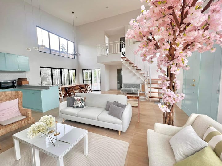 Experience Elements:cherry Blossoms/pool/sunroom - Silang