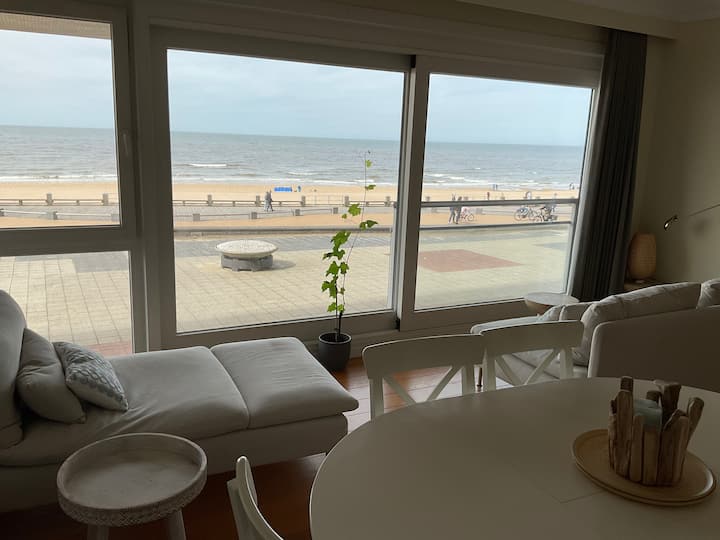 Vue Imprenable Sur La Mer. - Ostend