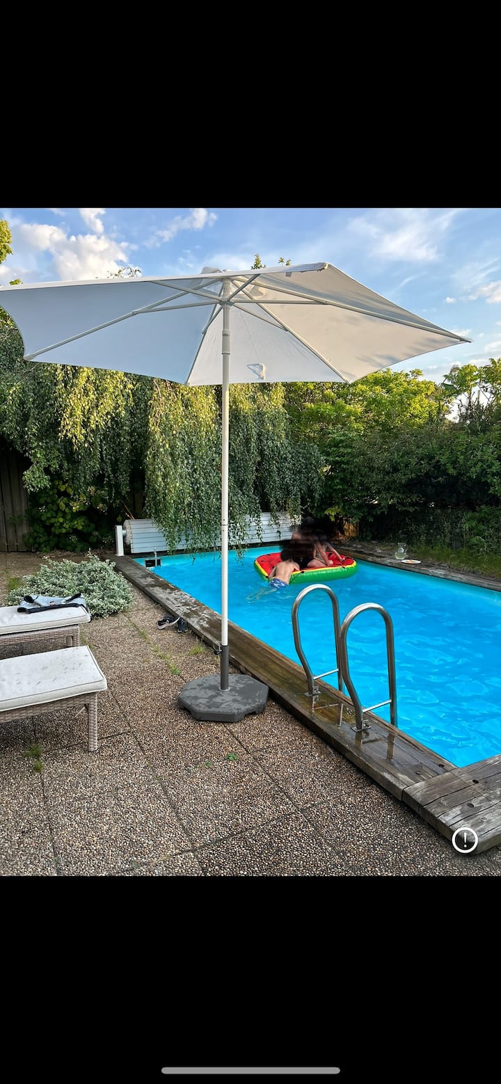 Stort Hus Med Pool Nära Havet! - Göteborg