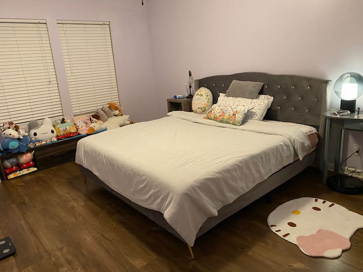 Cozy & Peaceful Master Suite - Pet Friendly - West Lafayette, IN
