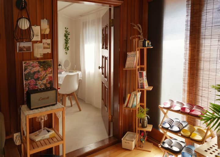 [단독주택]할머니없는할머니댁/8명/짐보관o/주차o/성심당/야구장/대전역/도보12분/바베큐/ - Daejeon