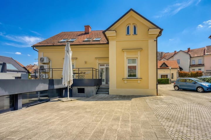 Apartments Jantar Studio 2 - By Happy Rentals - Novo mesto