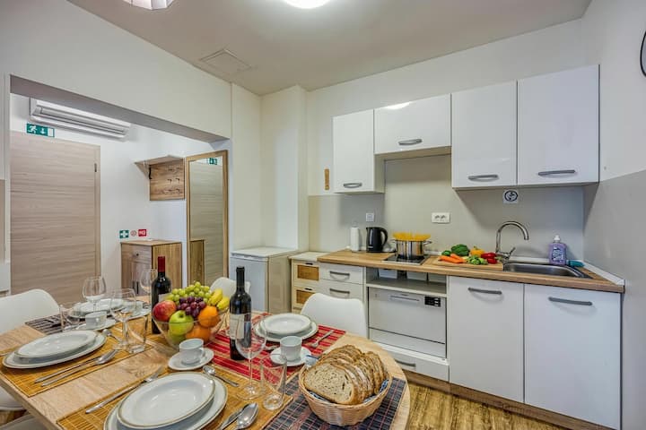 Dinner 2br Apartment In Central Novo Mesto - Novo Mesto