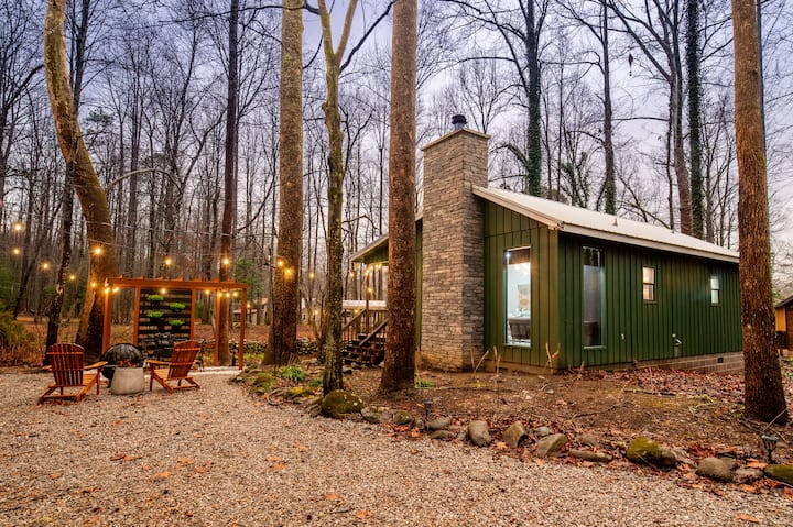 Secluded Romantic Cabin | Hot Tub + Firepit - Cosby, TN