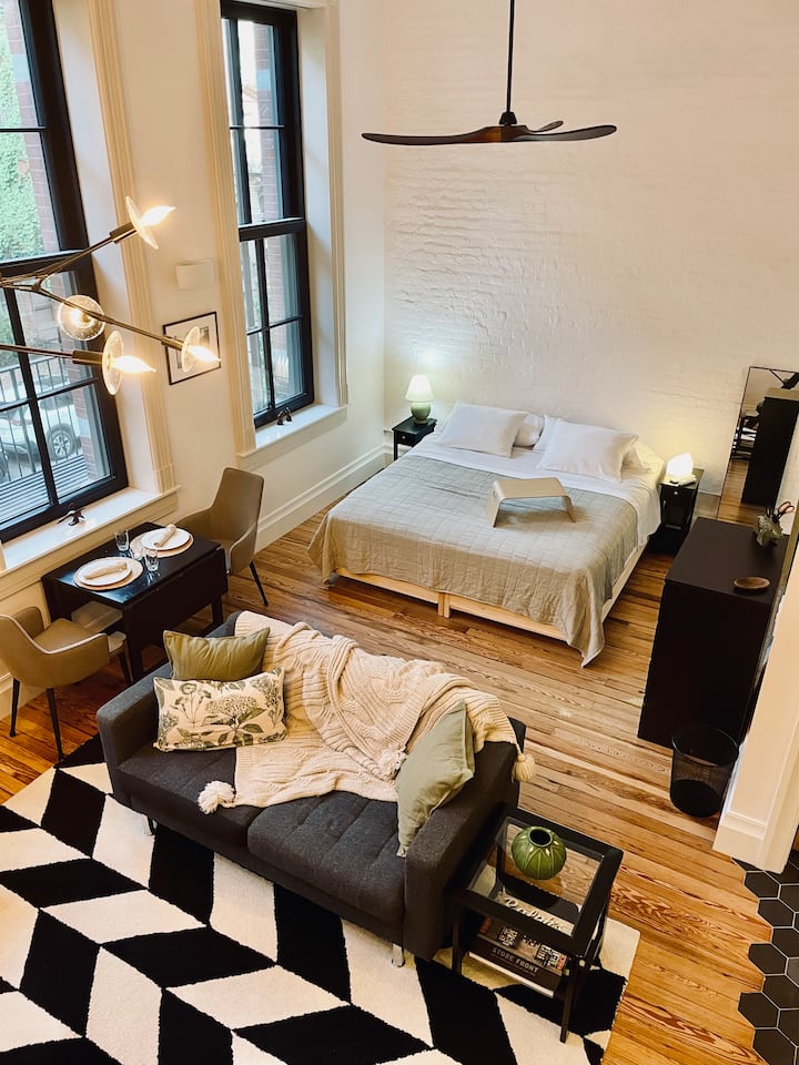 Quiet, Spacious Studio With Sleeping Loft - New York