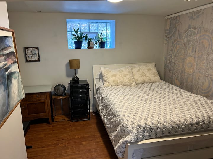 Pet Friendly Private Studio Apartment In A Home - Oak Brook, IL
