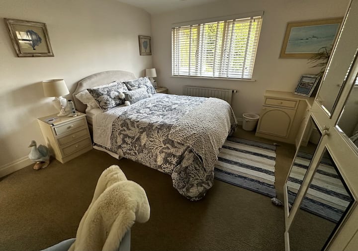 2 Mins Walk From St Brelade’s Bay Beach - Jersey