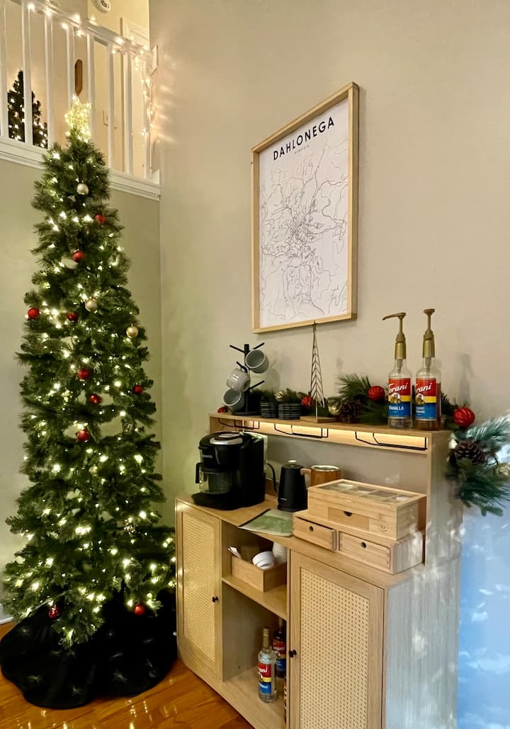 Cozy Holiday Vibes | Hot Tub | Wineries | Fire Pit - Dahlonega, GA