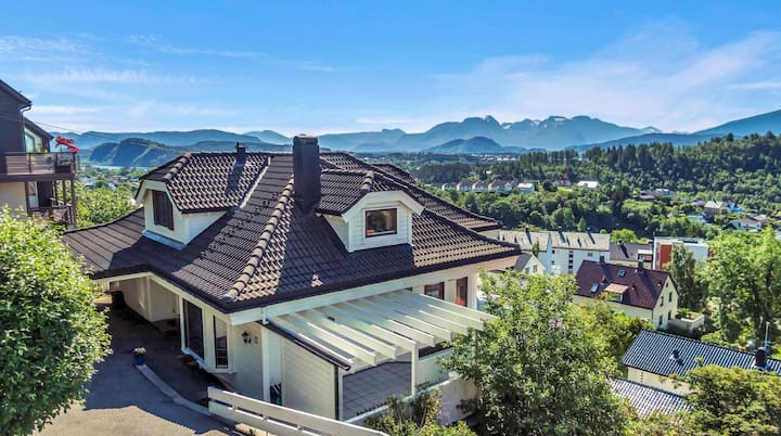 Enebolig Med Panoramautsikt - Rolig Og Sentralt - Ålesund