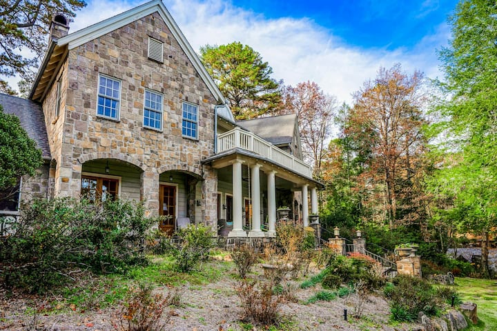 7br Lakefront Villa With Cabana, Firepit, & Views - Tallulah Falls