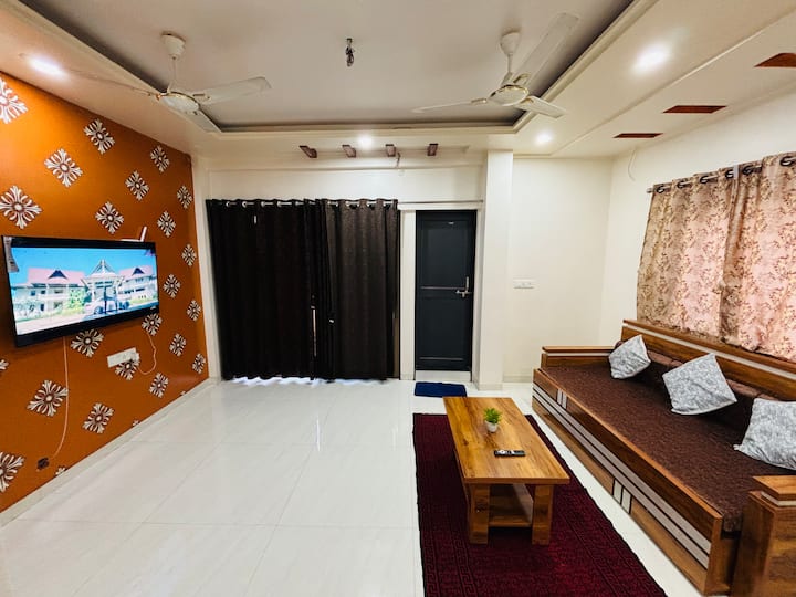 Elegant 2bhk Near Airport - Pune