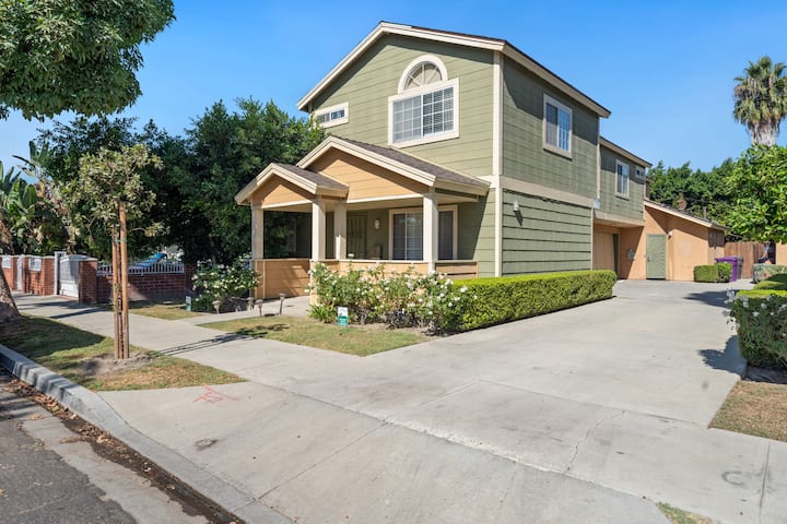 Stylish Family Stay: 3br + Fun Loft Net Retreat - Long Beach, CA