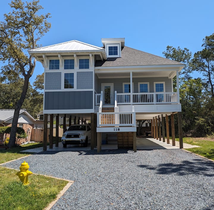 Bright And Beachy New Oak Island Beach House! - Oak Island, NC
