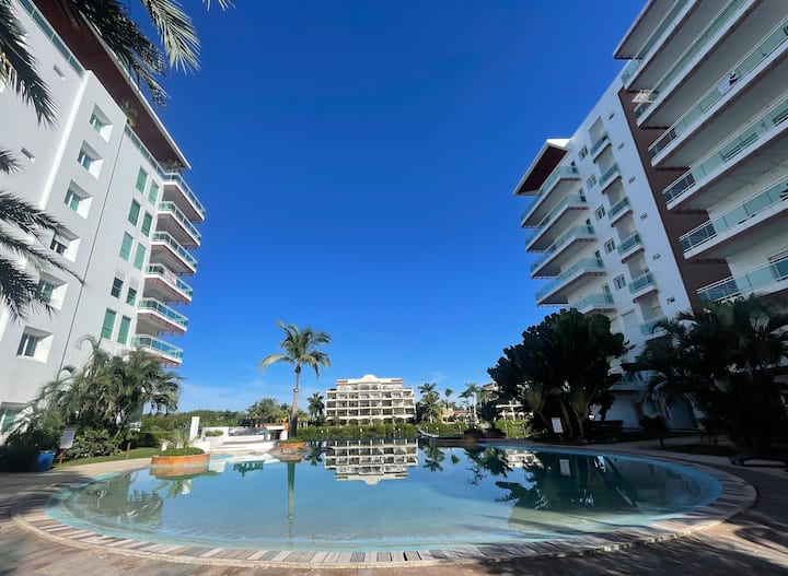 Depa Pb Con Terraza Frente Alberca • 4 Recámaras - Mazatlán