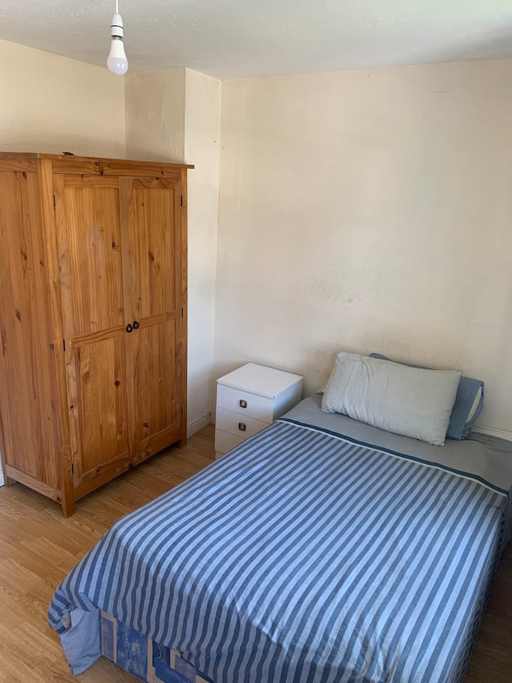 Spacious Double Room Available In Galway City - Galway