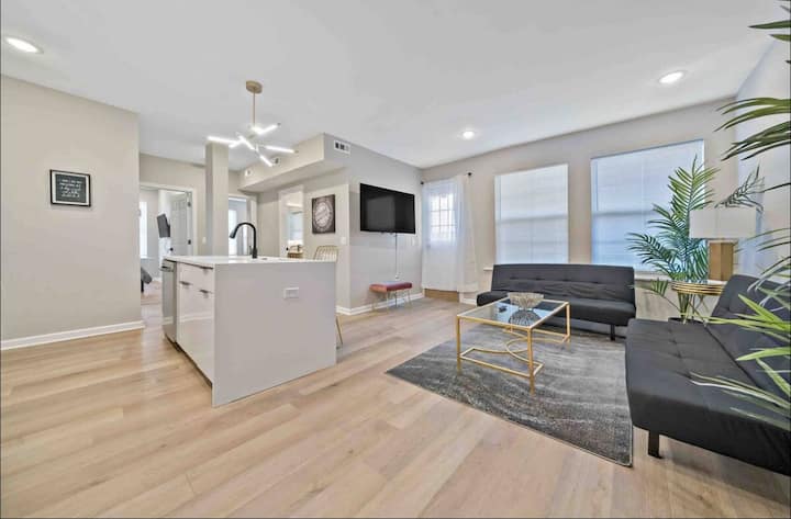2 Bedroom, 1 Block Beach, Kitchen,livingroom. #3 - Atlantic City, NJ