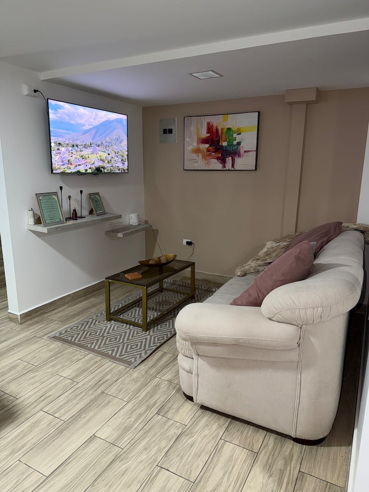 Casa Nueva Muy Cerca Del Centro - Banos