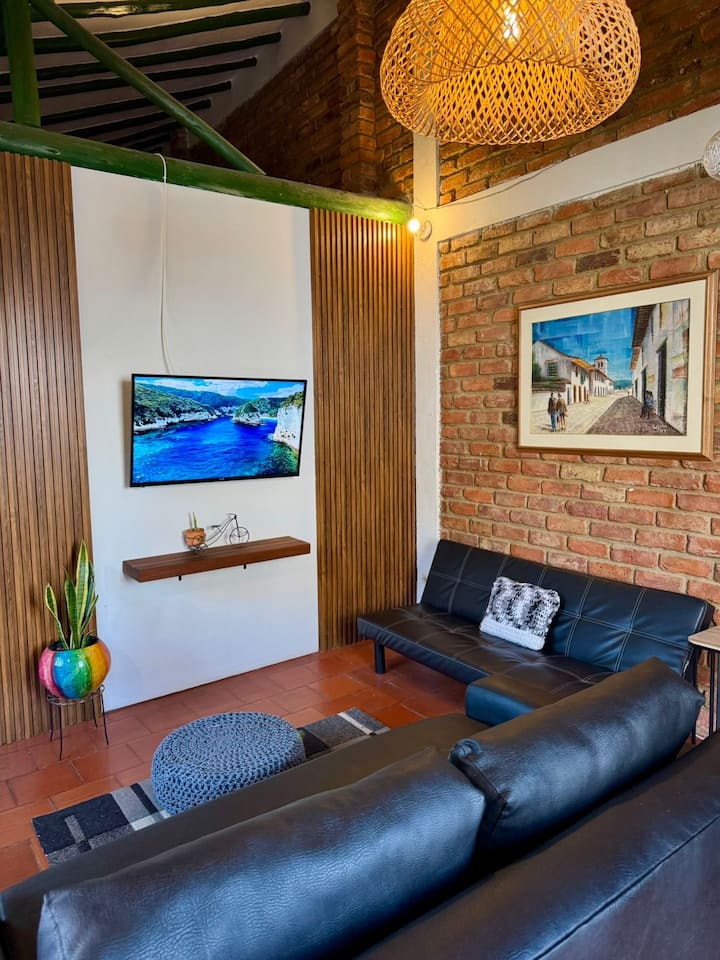 Villa San Carlos: Casa Familiar Con Amplio Jardín - Villa de Leyva