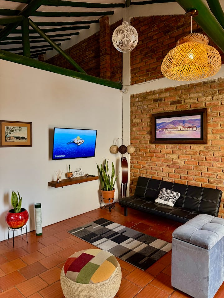 Villa San Carlos: Casa Familiar Con Amplio Jardín - Villa de Leyva