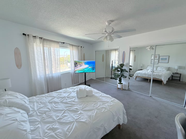 Peaceful And Spacious Master Bedroom - Redondo Beach, CA