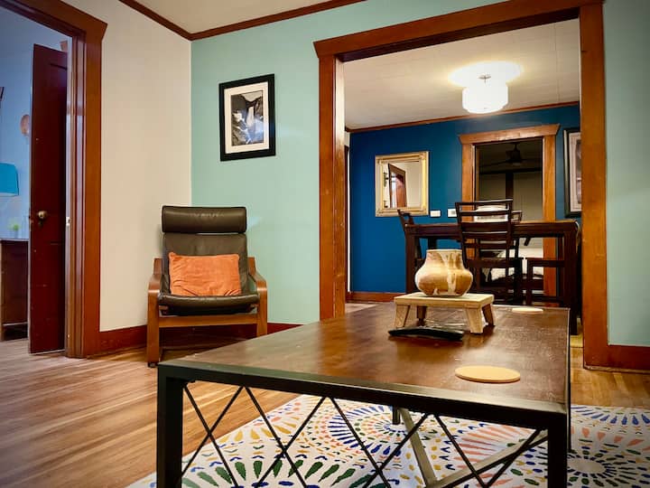 The 1108: Historic, Renovated, Homey Downtown Stay - Columbia, MO