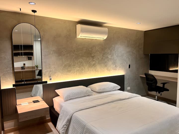 Elegante Estudio Con Terraza - Medellín