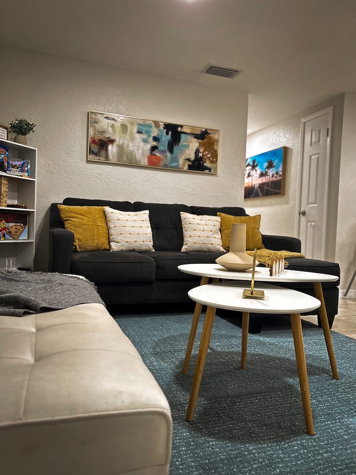 Cozy Getaway Pet Friendly 10 Min Busch Gardens - Tampa, FL