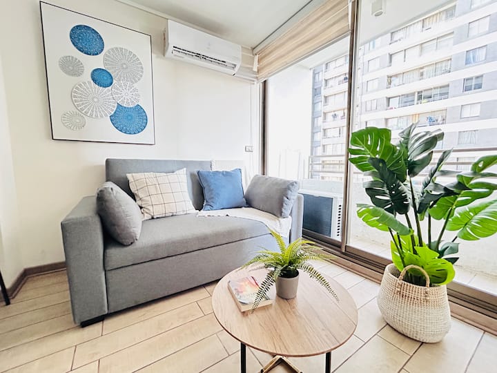Apartment With Parking, Across From The Metro - Santiago, Chile