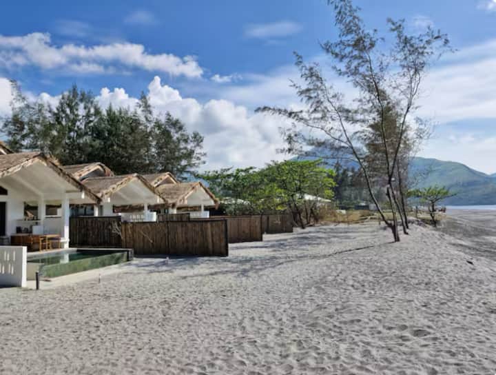 Costa Sambali Villa 1 • Sunset Beachfront Pool - Philippines