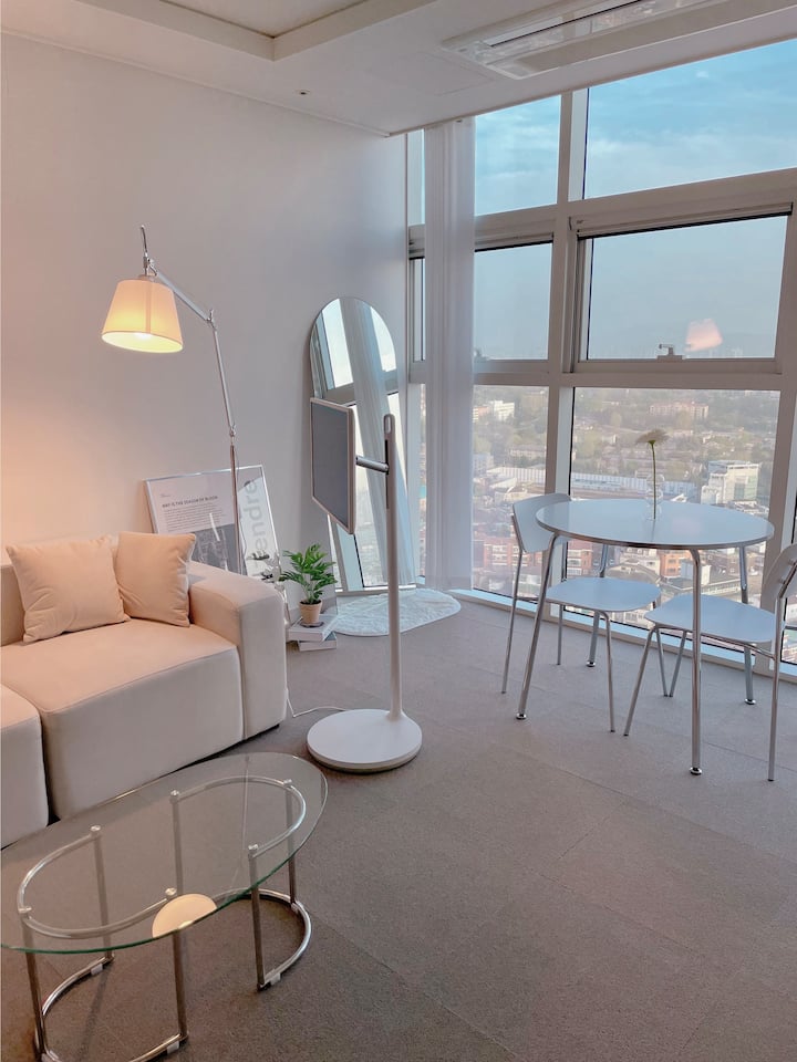 [고객 만족도 1위]j House /초고층 시티뷰 /프리미엄 /서울역 도보 3분/넓은공간 - 