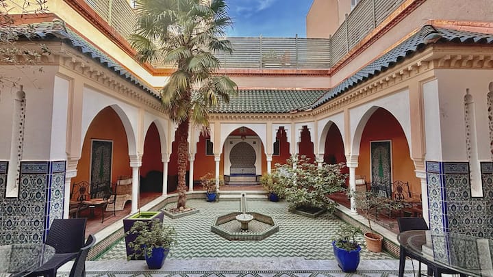 Riad Avec Patio En Plein Centre De Vichy - Vichy