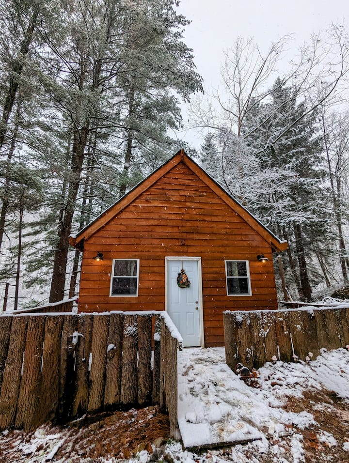 Cozy Cabin In The Woods - Sherwood Lake, New Milton