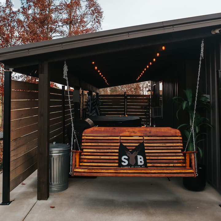 Star Buck Cabin + Hot Tub: Couples' Cozy Getaway - Seagrove, NC