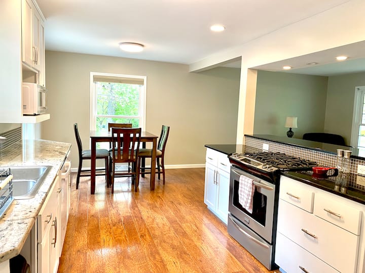 Charming Alexandria Home Close To Beautiful Lakes - Alexandria, MN