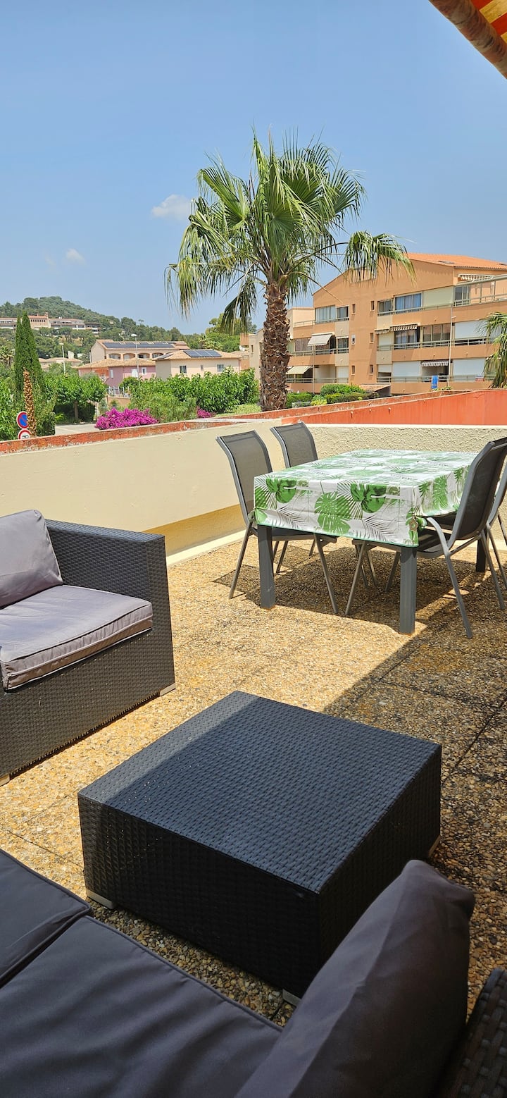 T2 Avec Grande Terrasse  Wifi/clim à L'argentière - La Londe-les-Maures