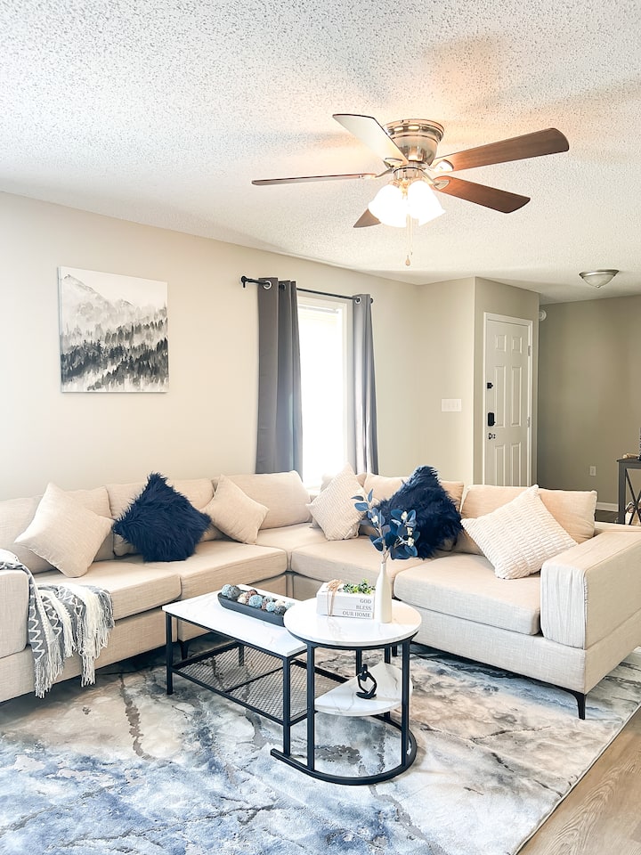 Modern & Cozy Home | King Bed | Tv In All Rooms - Bonaire, GA