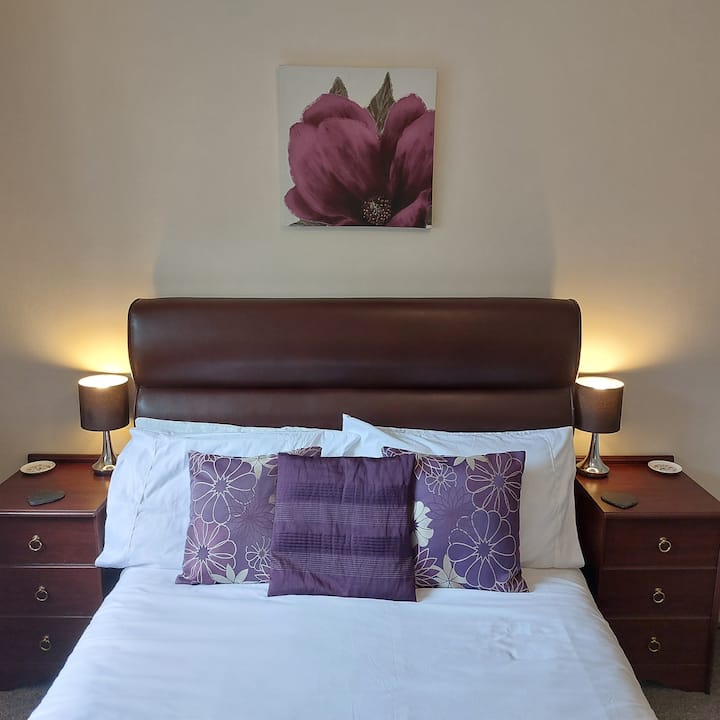 'Treetops' - Bright & Homely 2 Bed Flat W Parking - Inverness