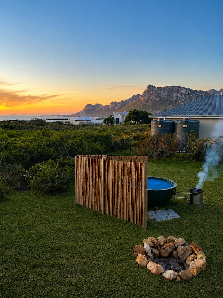 Hot Tub Fireplace · Fast Wifi · Whale Coast Views - Pringle Bay