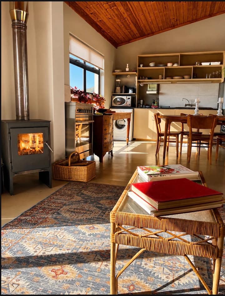Hot Tub Fireplace · Fast Wifi · Whale Coast Views - Pringle Bay