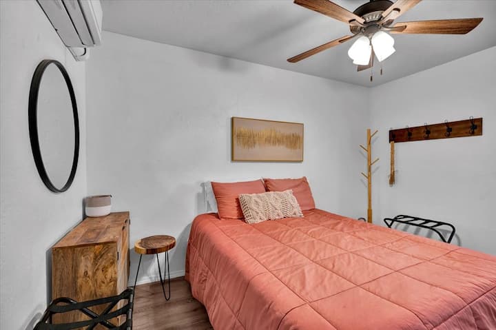 Opulent Stillwater Haven | Wifi & Free Parking - Stillwater, OK