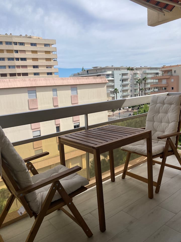 Studio  Rénové à 200 Mètres De La Plage - Fréjus