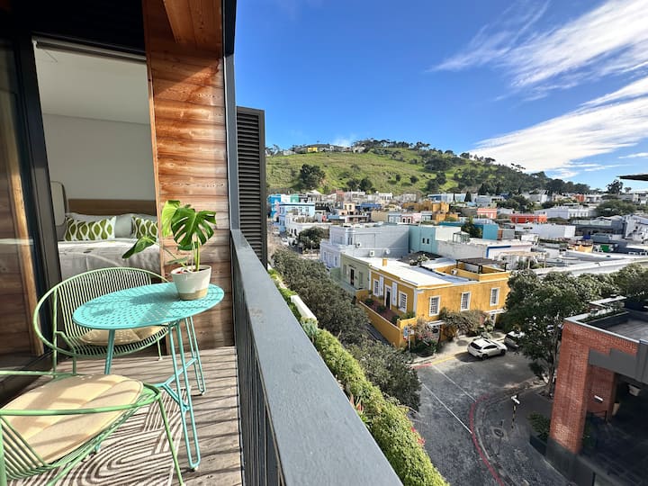 Light-filled Apt With Balcony | De Waterkant - Cape Town
