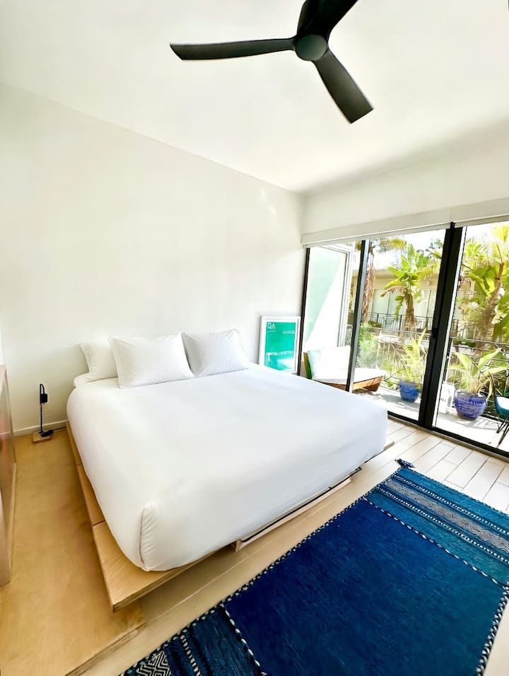Prime South Beach King Bedroom | Steps From Ocean - Miami Beach