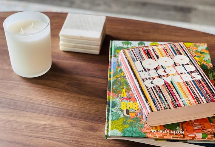 Charming And Contemporary Two-bed Calgary Condo - Canada