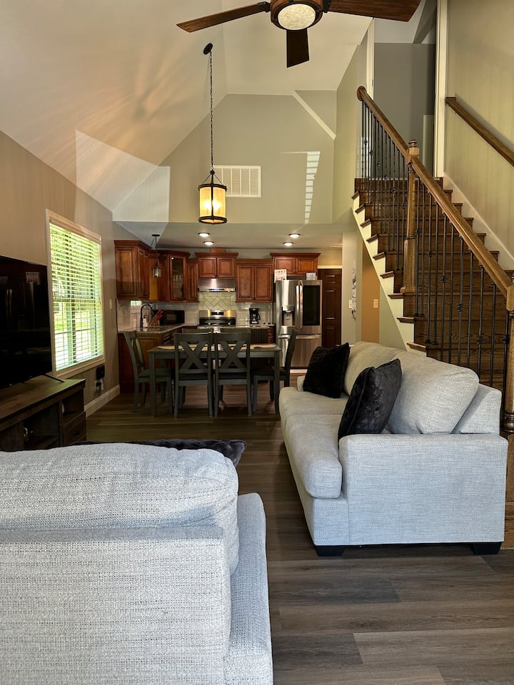 Cozy House With Lots Of Parking - Clarksville, TN
