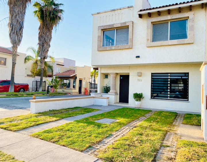 Cálida Casa En Zona Residencial - Aguascalientes