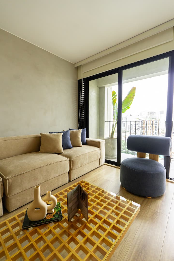 Miraflores 2br Apt | City Views, Office, & Parking - Lima
